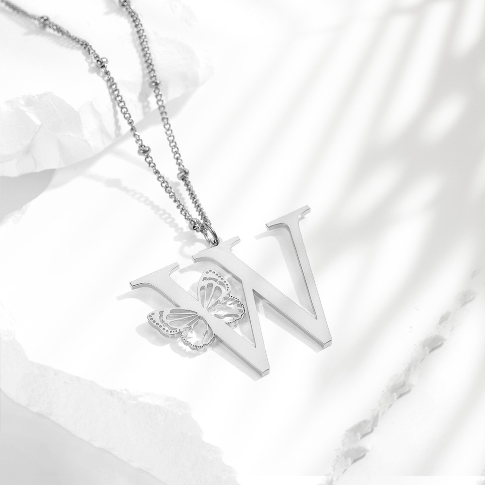 Personalisierte erste Anhänger Halskette mit Schmetterling, zierliche erste Halskette, Sommer ...
